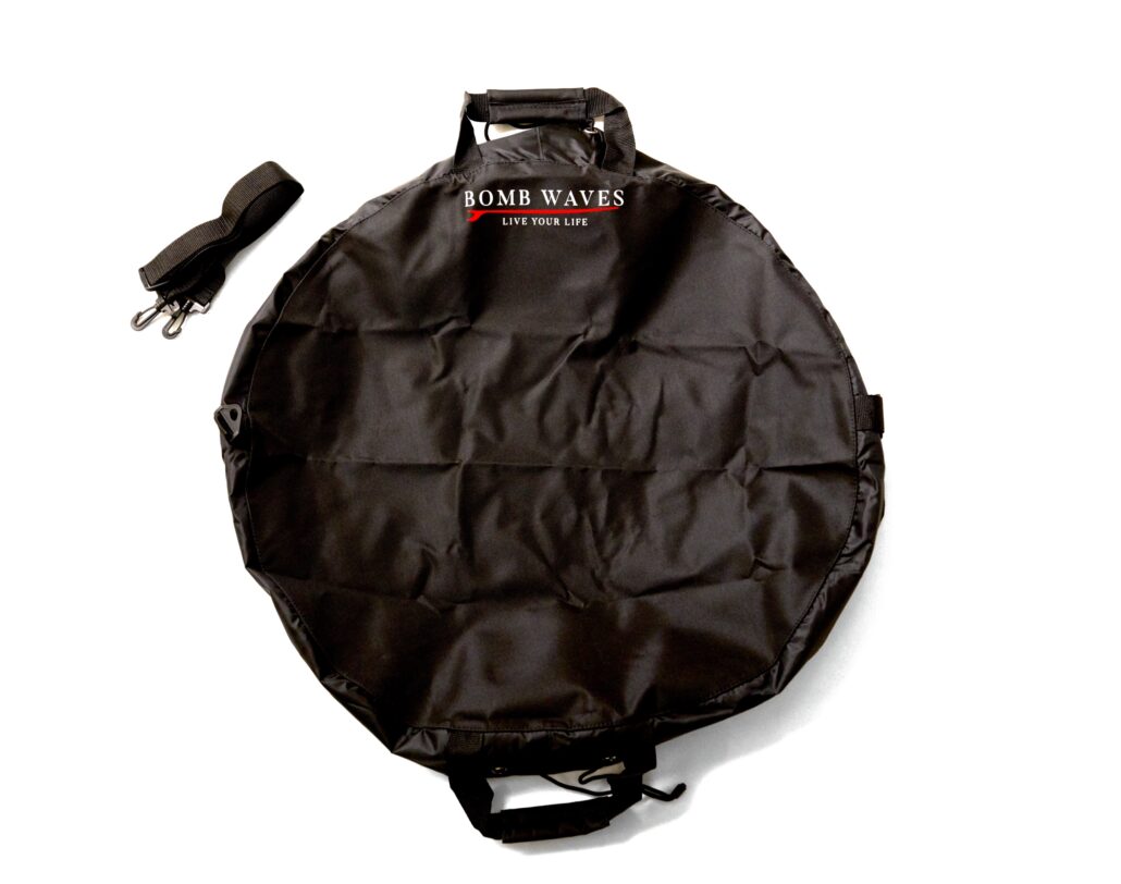 Wetsuit Changing Mat with handles ⋆ Bomb Waves